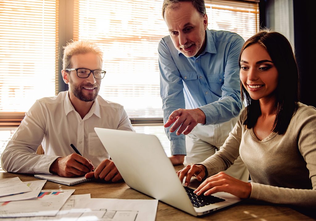 The Pros and Cons of Hiring Family Members in the Business World ...