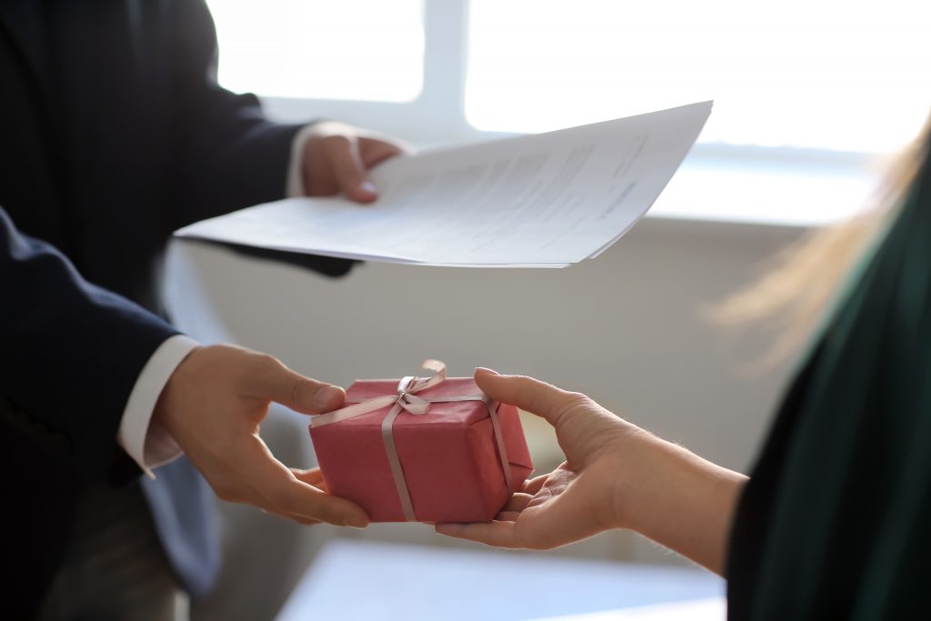 Employer and Employee Compliance with Anti-Bribery Laws - Human Capital ...